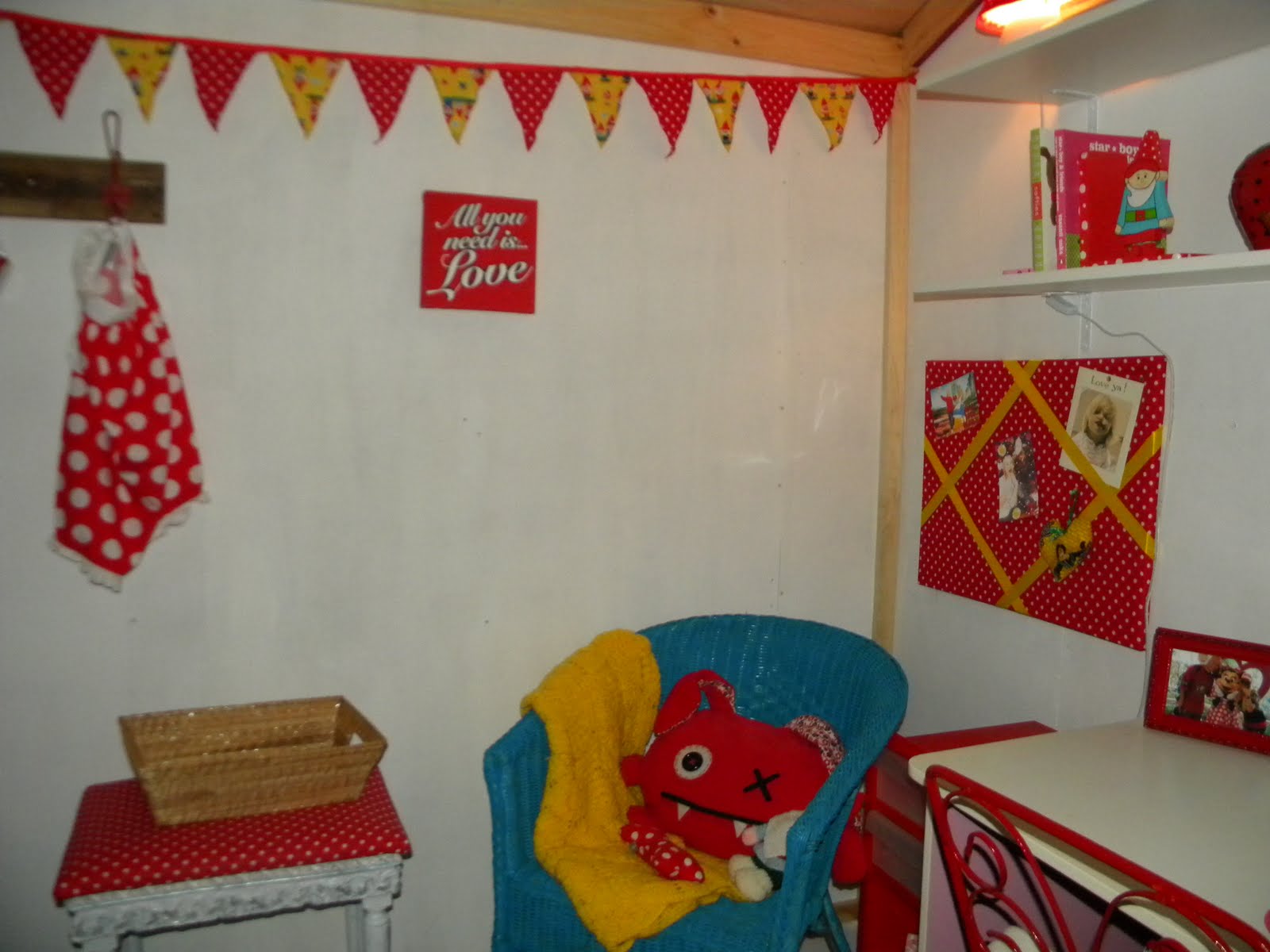 tails from the doghouse: TADAA! THE YELLOW BRICK DOGHOUSE ART STUDIO!