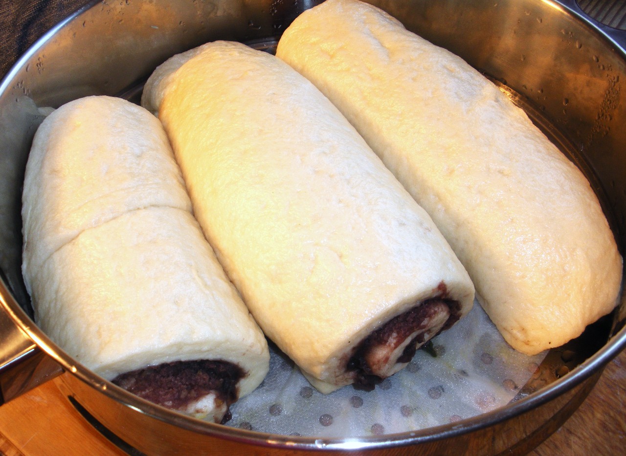 May's Chinese Cooking and Gardening: Red Bean Paste Roll