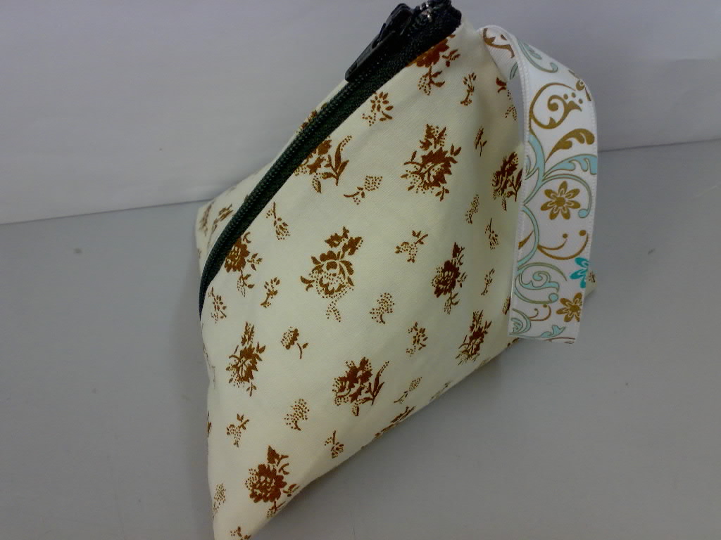 color me pretty: tutorial : pyramid pouch