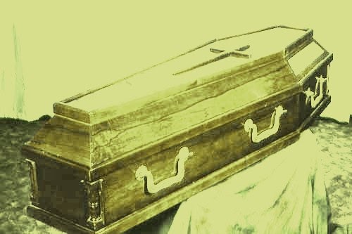 LA MUERTE TENÍA UN BLOG: EL FÉRETRO