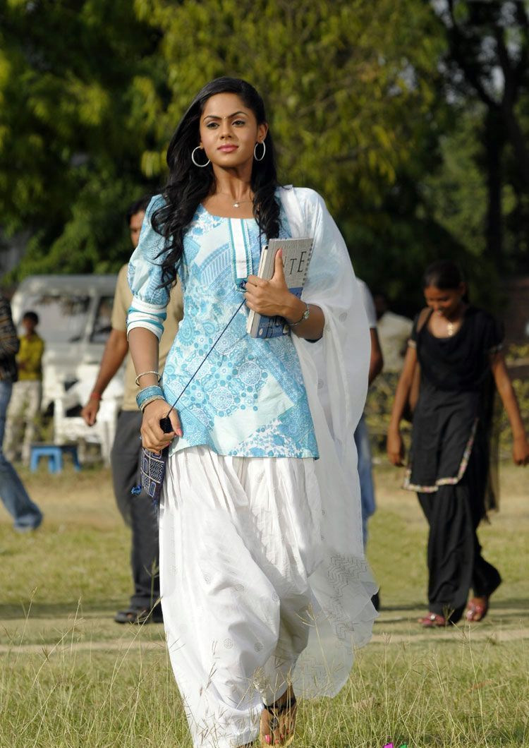 Ko Tamil Movie Karthika