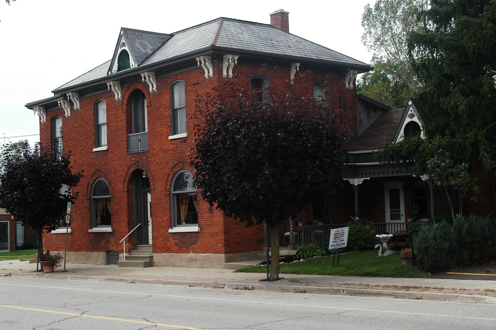 A Daily Victorian: Impressive red brick Italianate - Tavistock Ontario