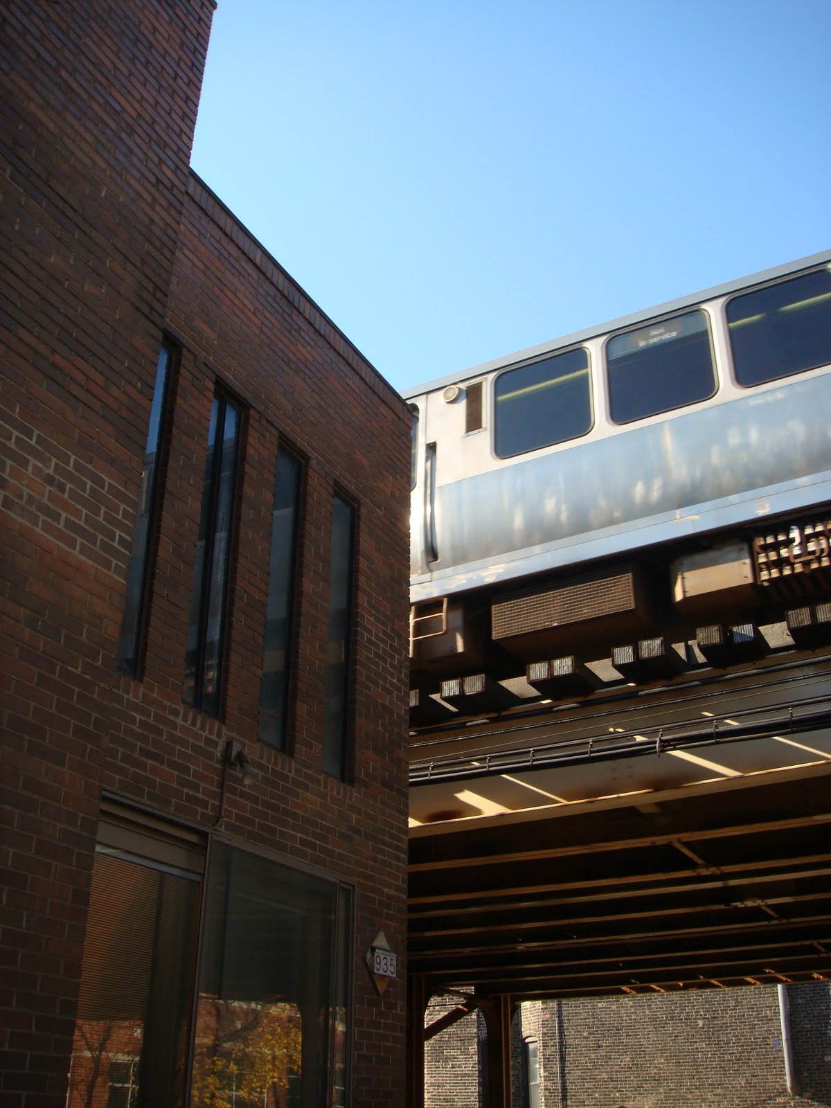 The Chicago Real Estate Local: Living on the "El" tracks: A Lincoln ...