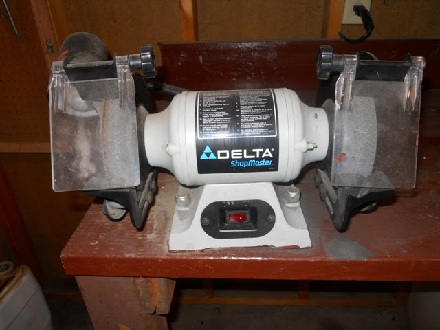 Olsen Estate Sale: Delta GR150 Shopmaster 6" Bench Grinder with Lamp - $50