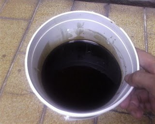 Blog Uda Ridwan: Sisa Oli Bekas Anda Berbahaya!