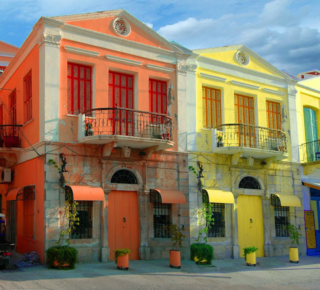 Stranger Than Vintage: Exterior Design: Brightly Colored Houses