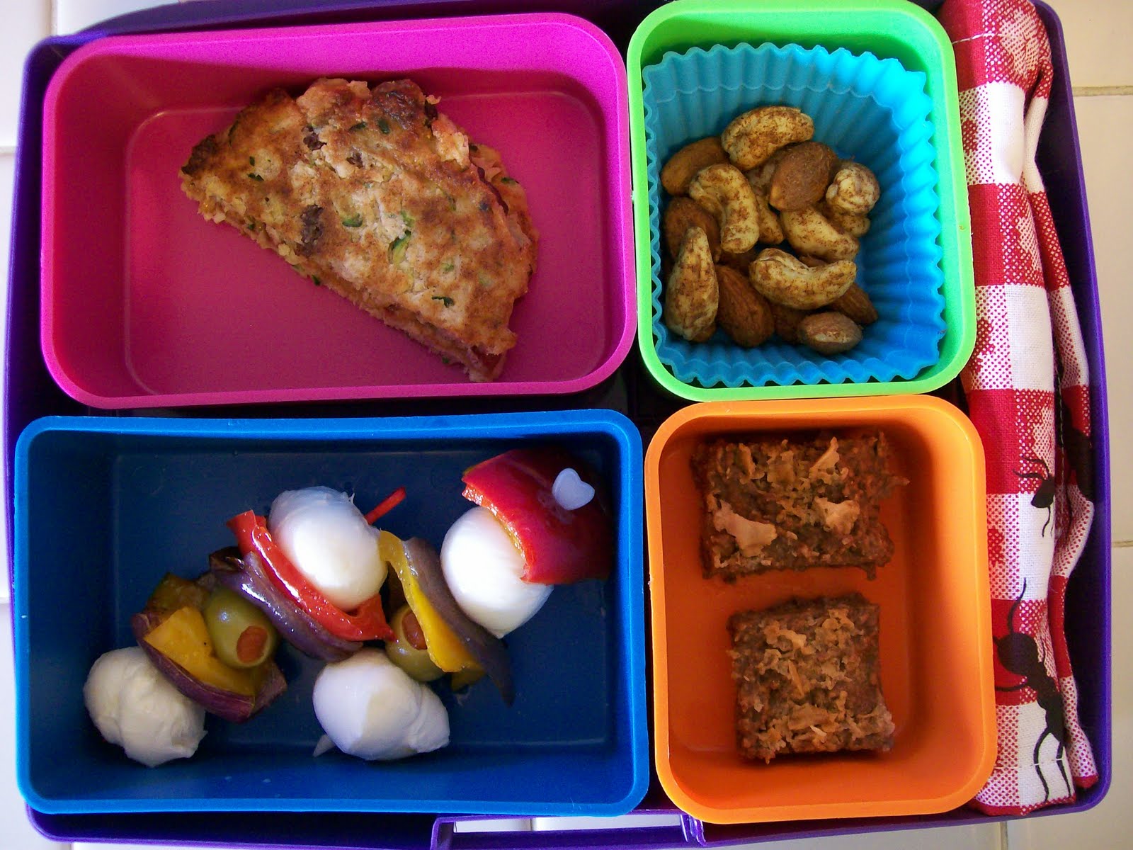 theworldaccordingtoeggface: Bento Snacks
