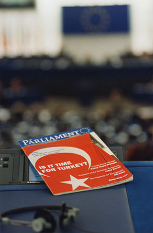 Ozan Örmeci Makaleler (Ozan Örmeci Articles): Turkish Constitutions ...