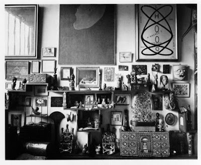 shine a light: le mur de l'atelier d'André Breton