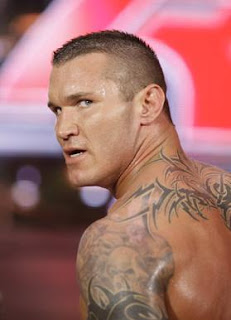 ¿cual es el significado del tattoo de la espalda y que llega al hombro ...