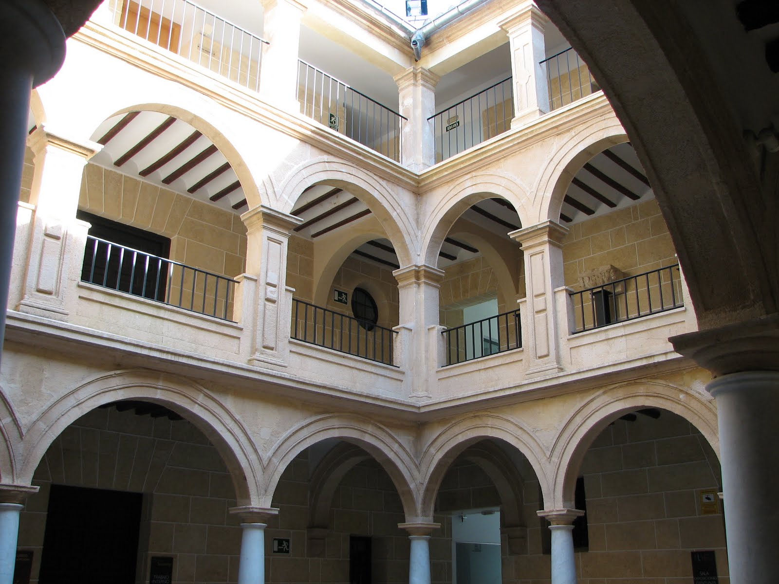 A mi manera: EL PALACIO ABACIAL ALCALAÍNO