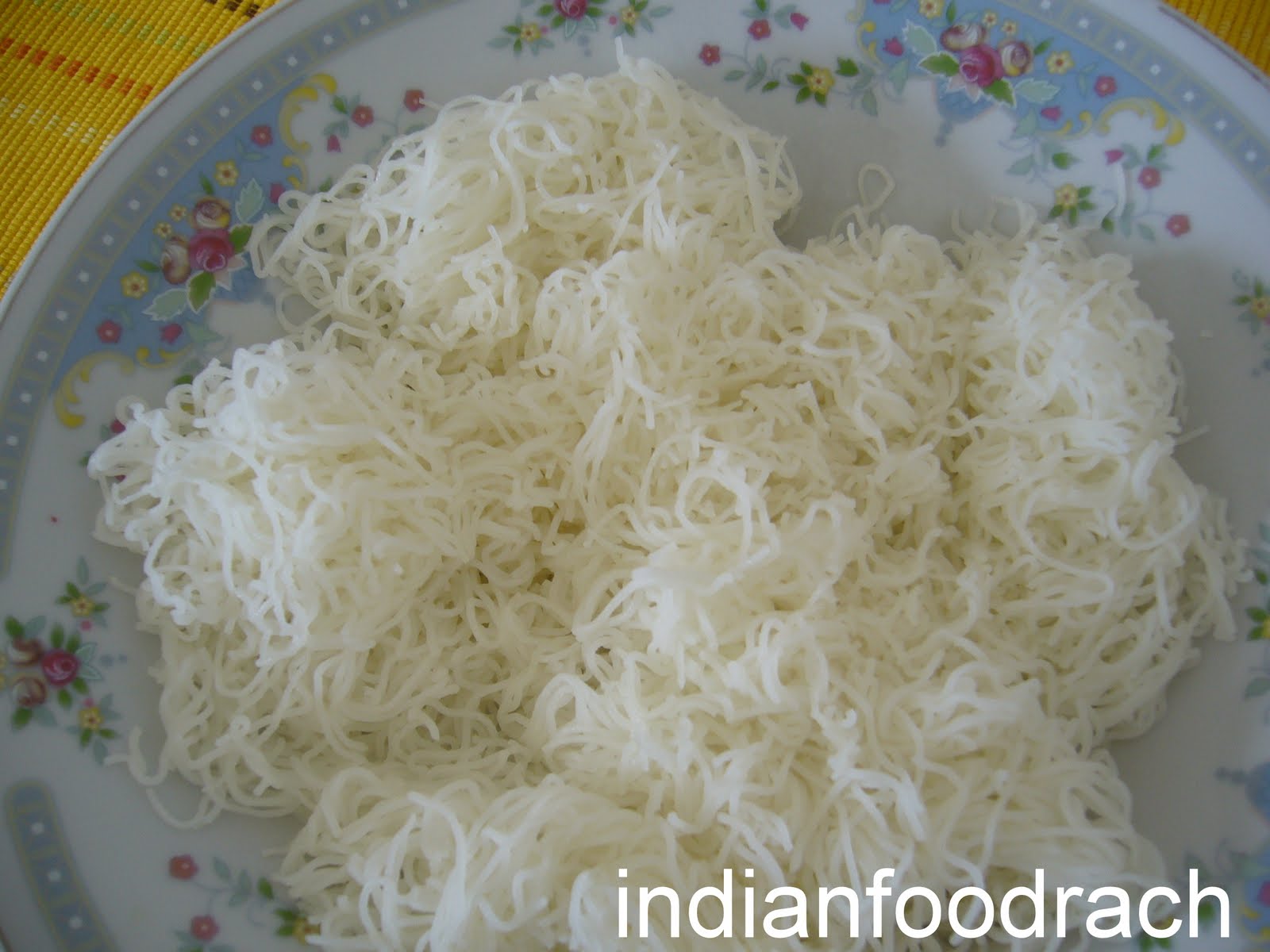INDIAN FOOD: String hoppers ( idiappam/ nool puttu/nool appam)