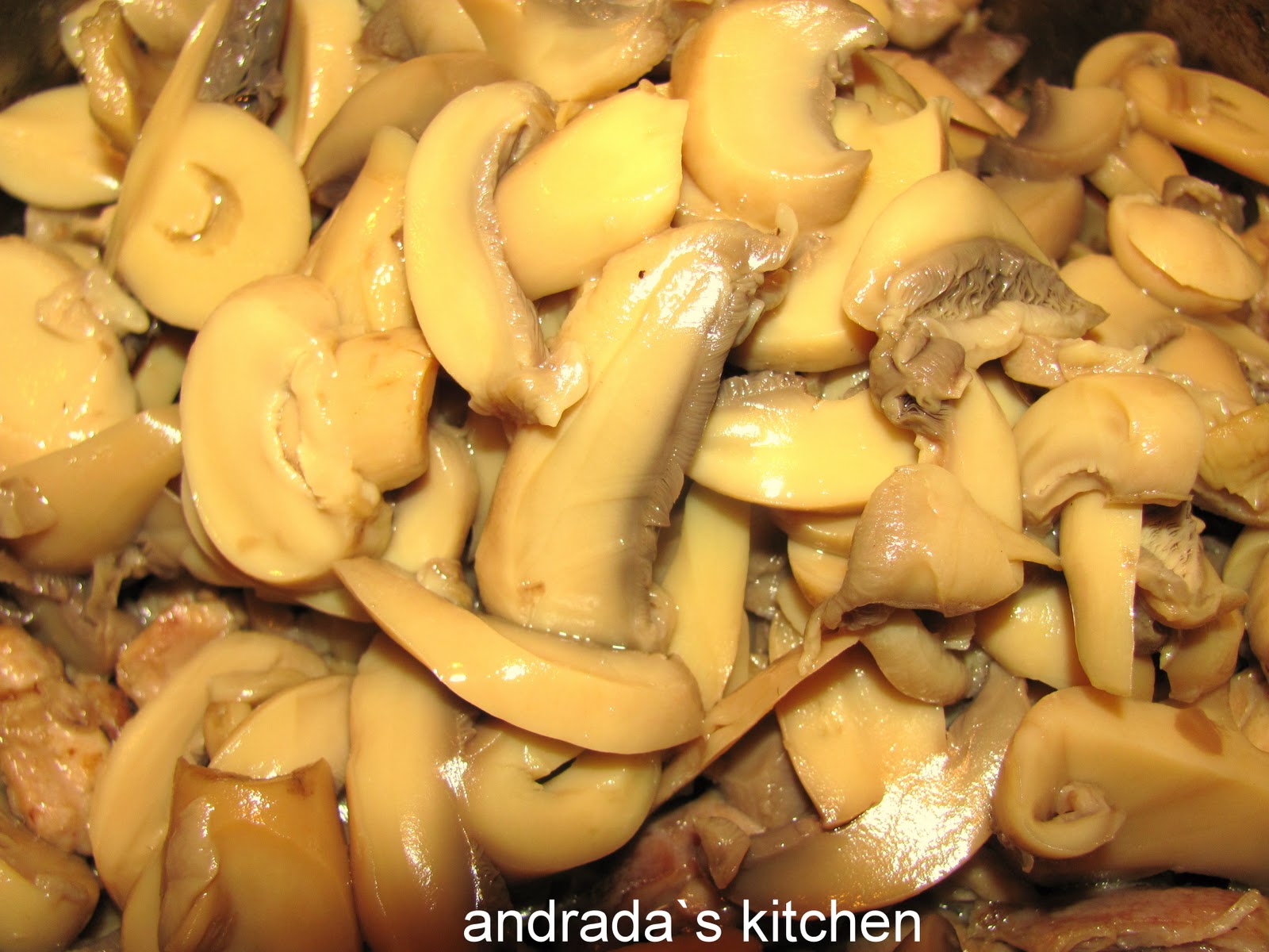 Ciulama de ciuperci cu pui | andrada`s kitchen.. de la dulce la sarat ...