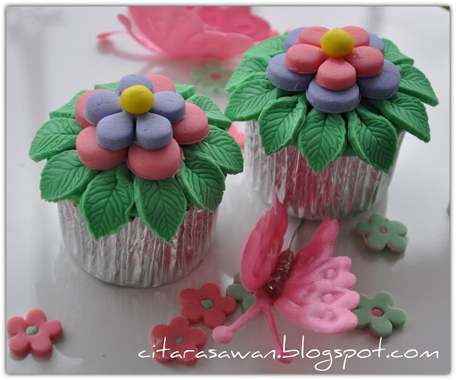 Hiasan Fondant Cupcake (Si Pasu Comel) / Fondant Cupcake Decorating ...