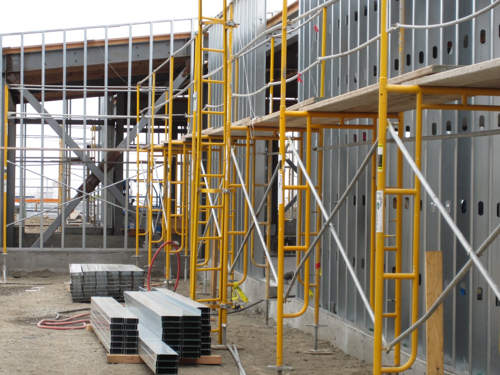 Ortega Branch Library: Lots of Scaffolding and Metal Framing