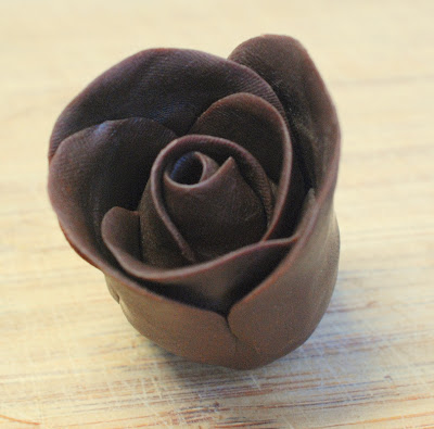 CAKE ON THE BRAIN: CHOCOLATE ROSE TUTORIAL