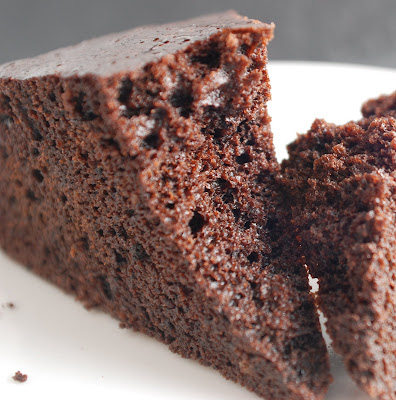 CAKE ON THE BRAIN: HOT & STEAMY CHOCOLATE CAKE