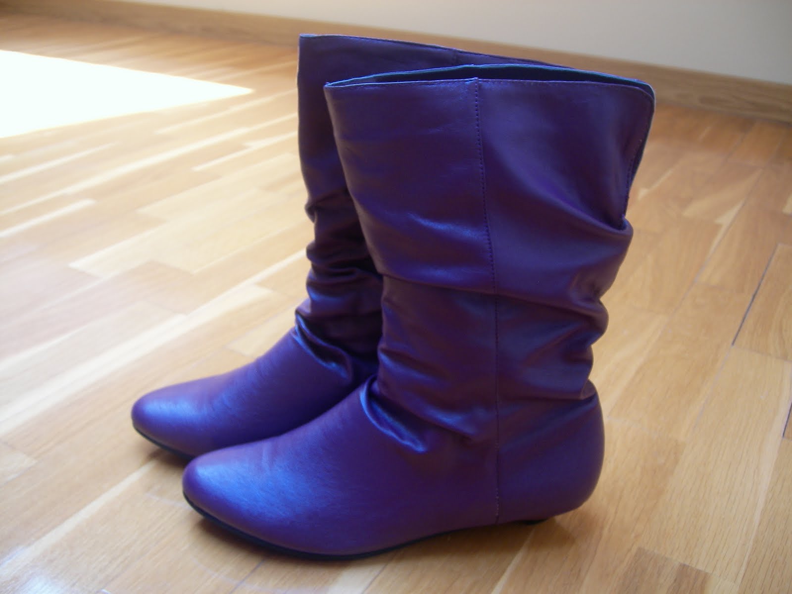MODA EN VENTA: BOTAS MORADAS PLANAS