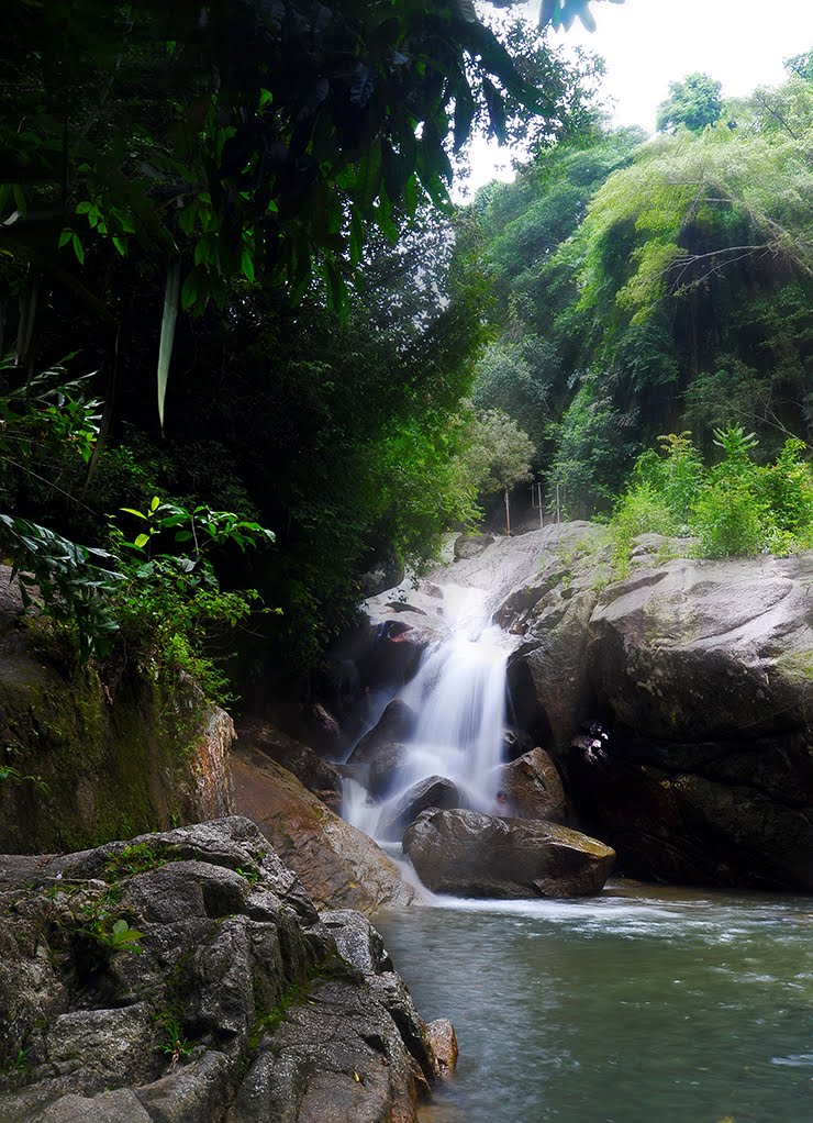 Niezambk Photography And Design: Air Terjun Titi Kerawang
