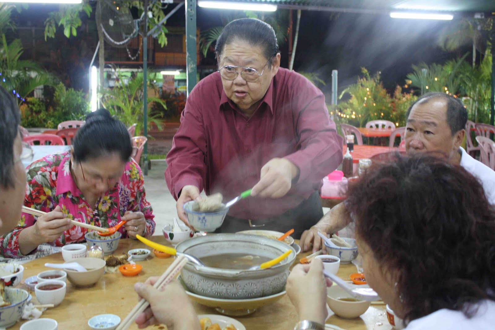 Heng Bak Kut Teh Delights: Moses Lim(Singapore's No1. food critic/Actor ...