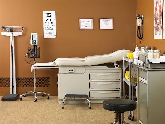 Doctor's Office (with glass medical jars) | Diseño de consultorio ...