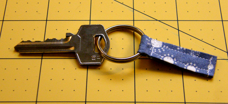 Figaflors i Braves: The 10 minutes scrap fabric key chain