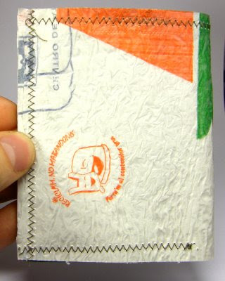 Figaflors i Braves: Upcycling - Fused plastic bag wallet