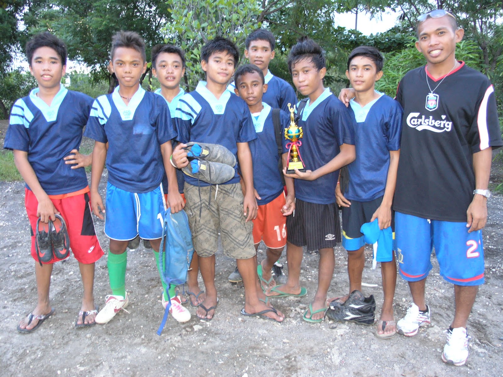 Pinoy Football Aid: August 2010