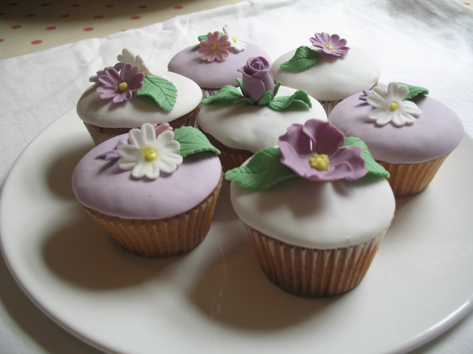 girl eats art: Wedding cakes and decadent fancies