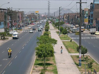 Tiempos de Viajes: Caminando por Avenida Perú en Lima