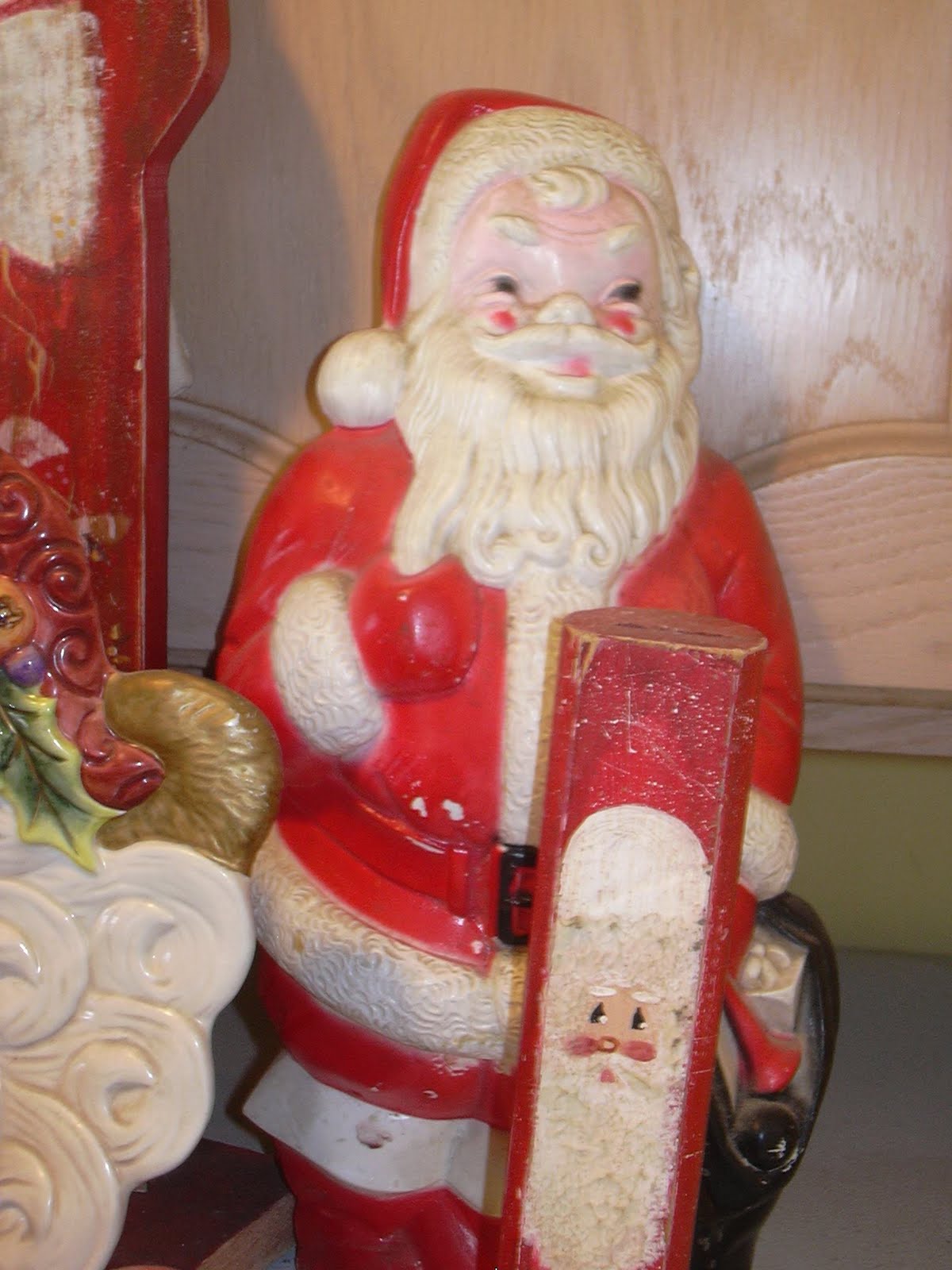 Christmas Twigs Blog: How To Collect Santas For A Fun Santa Clause Display