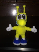 RAJA BONEKA: Boneka lebah maskot pajak atau indomaret