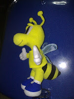 RAJA BONEKA: Boneka lebah maskot pajak atau indomaret