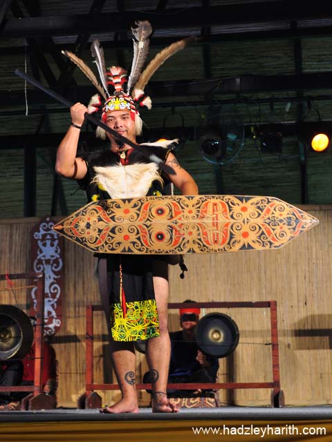 Adat Dan Budaya Etnik Di Malaysia: KAUM IBAN-205269