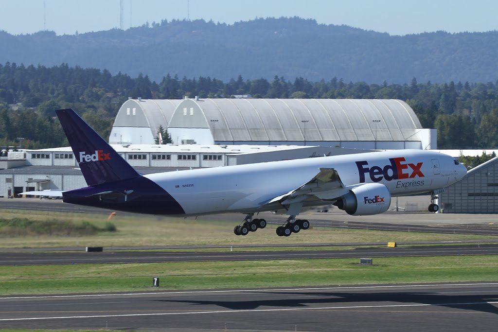 Puget Sound - Boeing Test Flights: N883FD B777-FHT Fedex Delivered