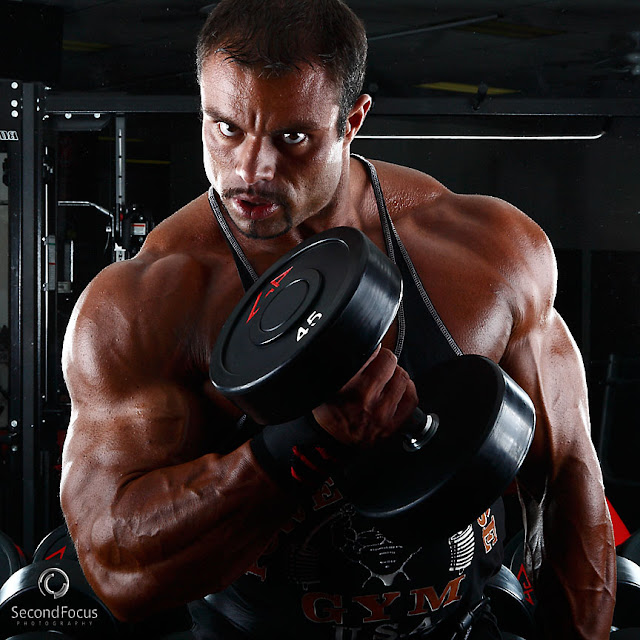 Celebrity Fitnes: Intensity And Big Equals Bodybuilder Daniel Hill...!