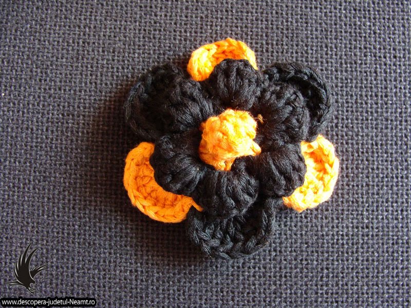 Accesorii croşetate de Mihaela Achiroaie: august 2010