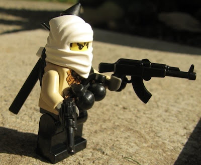 "OUVIR ESTRELAS ...": Lego Terrorists????