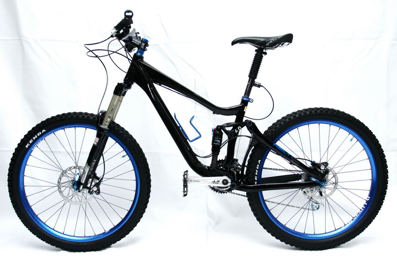 Gowes-aH: Bike Equipment: Giant Reign 2010 "Midnight Blue"