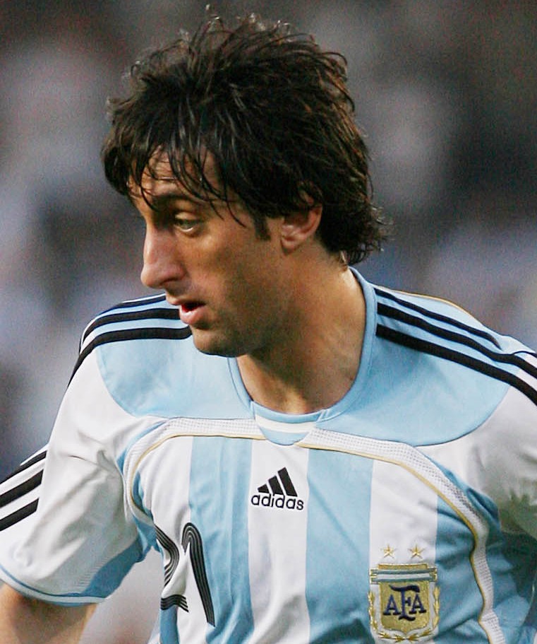 Wallpaper World: Argentine Footballer "Diego Milito" Wallpapers