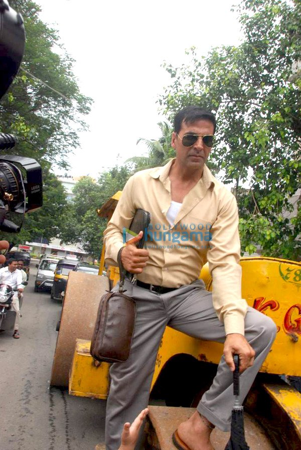Wallpaper World: Akshay Kumar Promotes Khatta Meetha By Inspecting The ... Wallpaper World: Akshay Kumar Promotes Khatta Meetha By Inspecting The ...