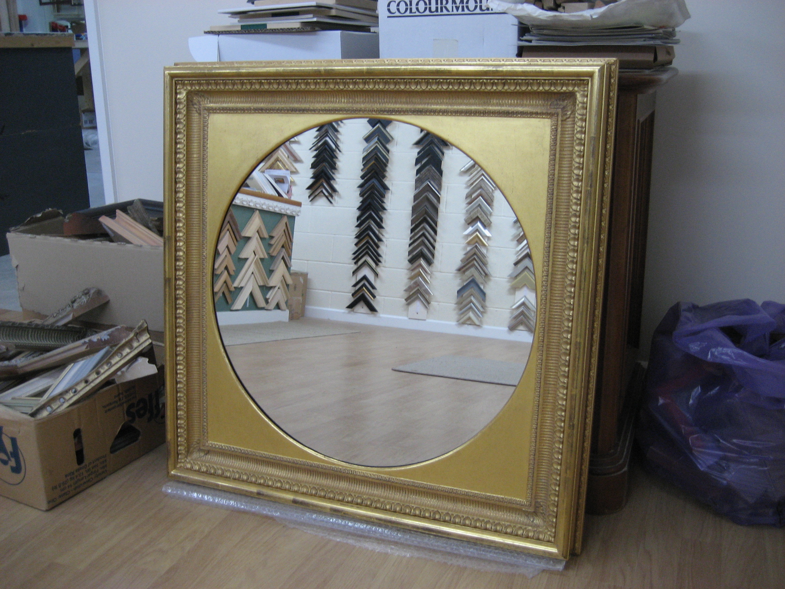 Framemaker: Water gilded frame with spandrel
