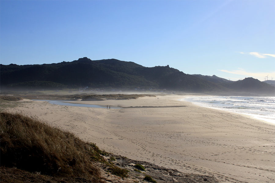 Playa y Laguna de Traba de Laxe.