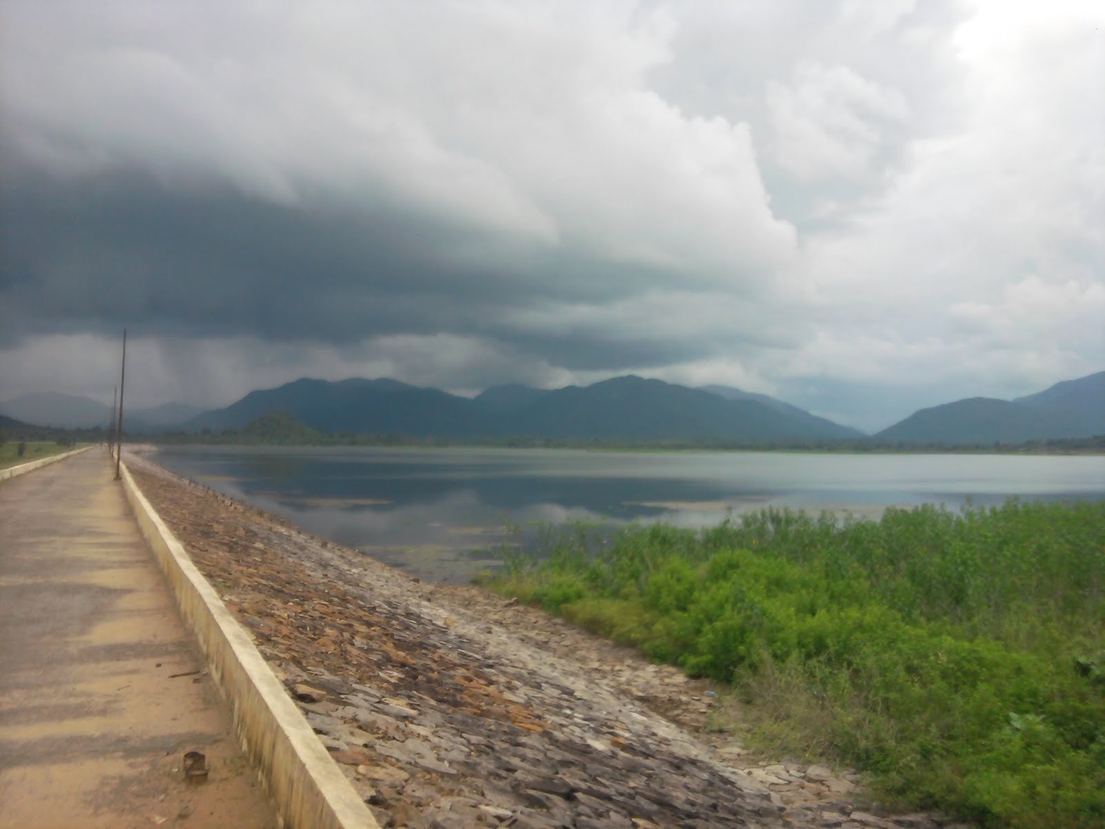 BISWAJIT MAHAPATRA: KUANARIA DAM(DASPALLA,NAYAGARHA),best picnic spot