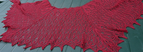 Hennybestrickt: Ein rotes Tuch