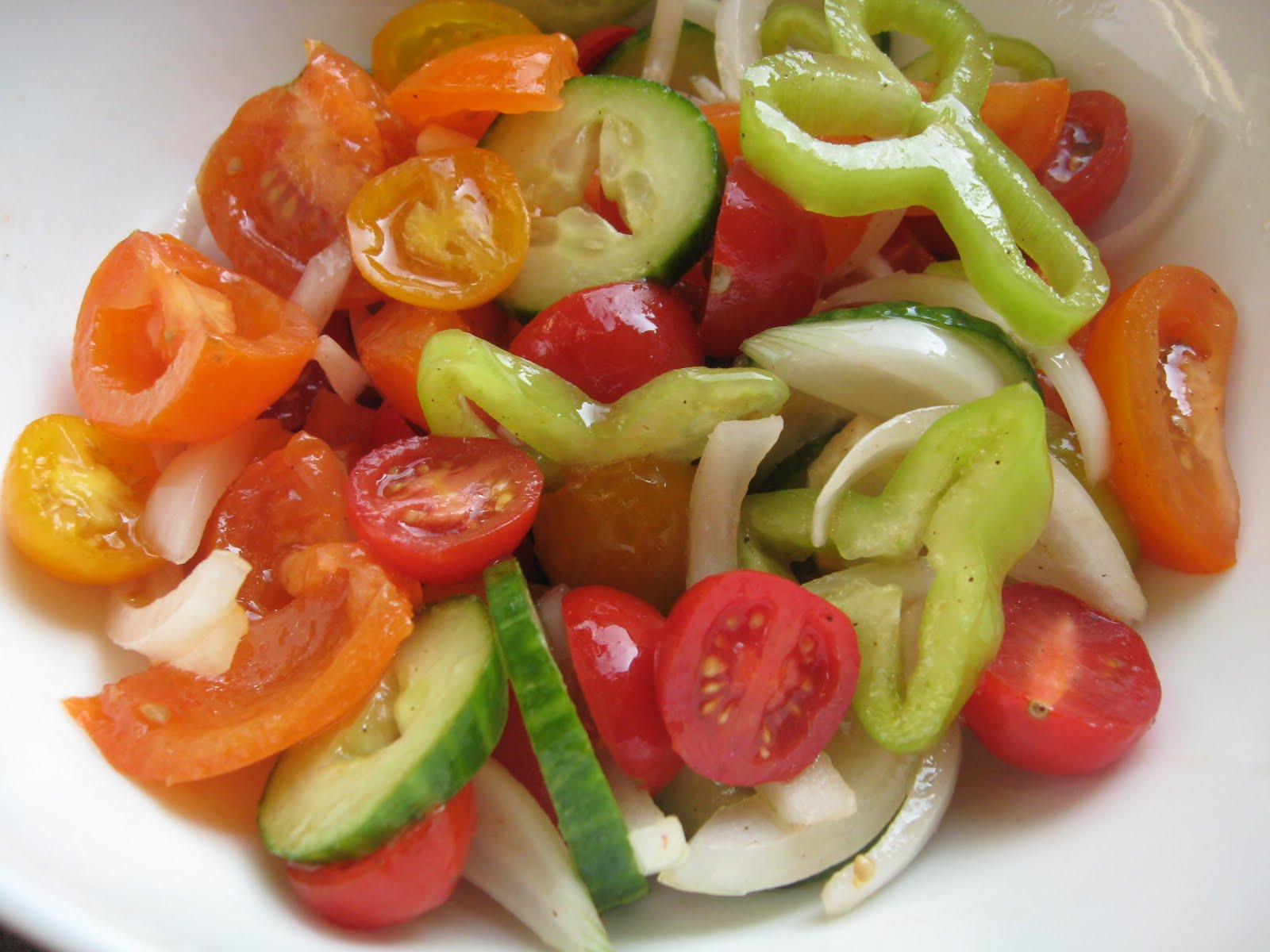 De prin lume adunate...: Salata romaneasca de rosii/ Romanian tomato salad