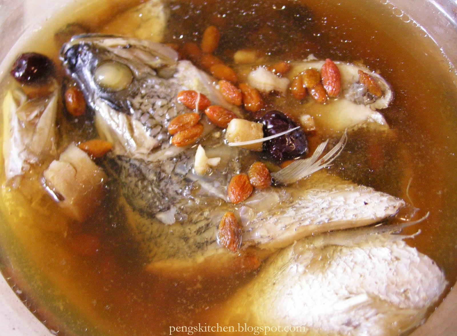 Peng's Kitchen: Steamed Herbal Fish Soup
