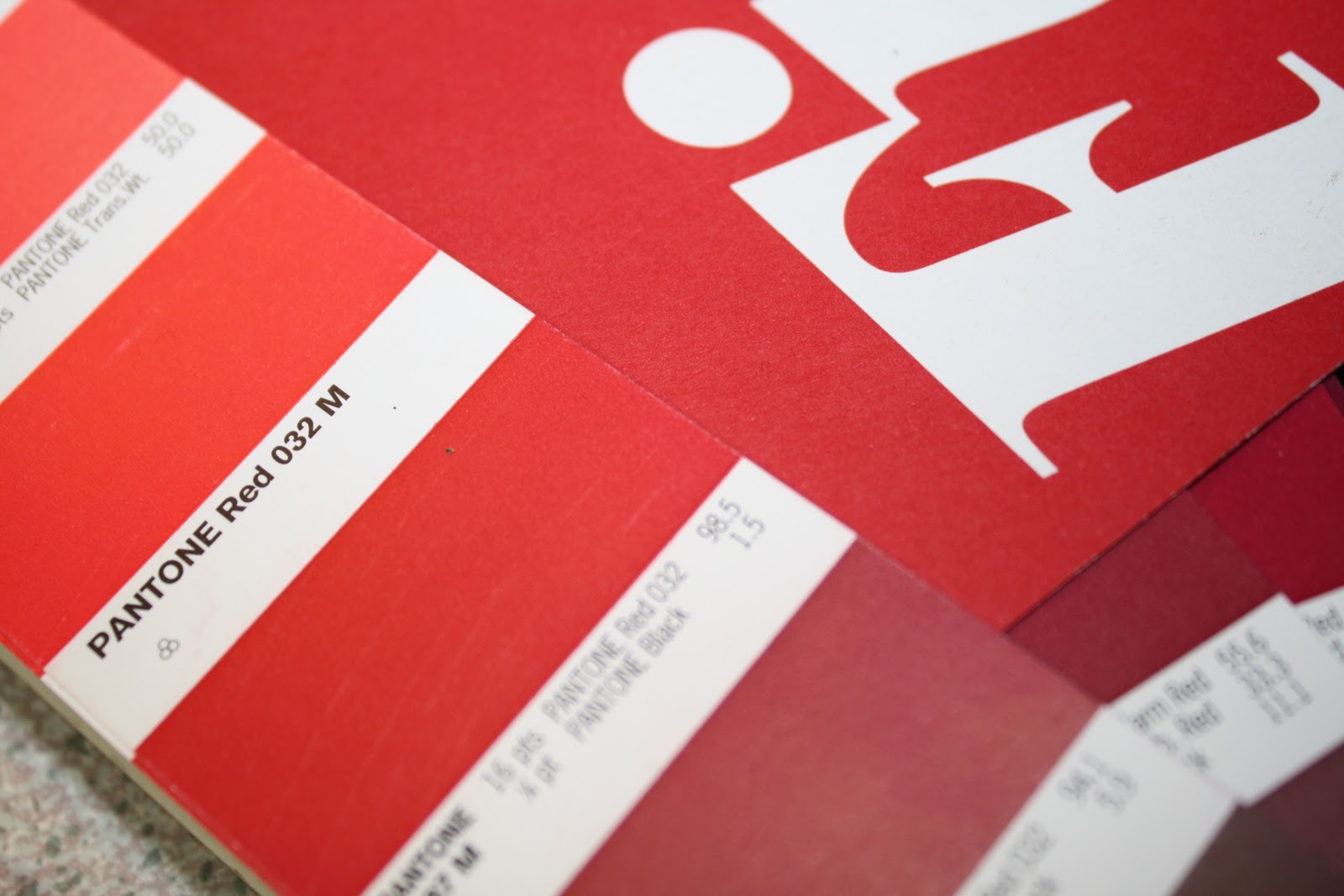 Pantone Red 032