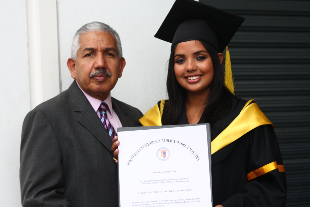 LA VERDAD INFORMATIVA: Francesca Páez Nín se titula Master en Comunicación