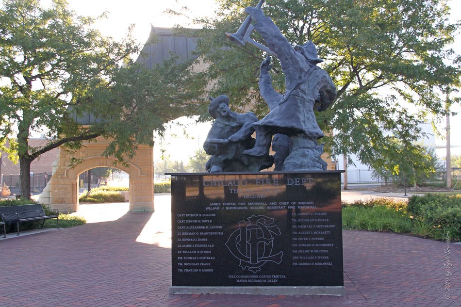 Public Art in Chicago: Memorial to the Fallen 21 and Chicago ...